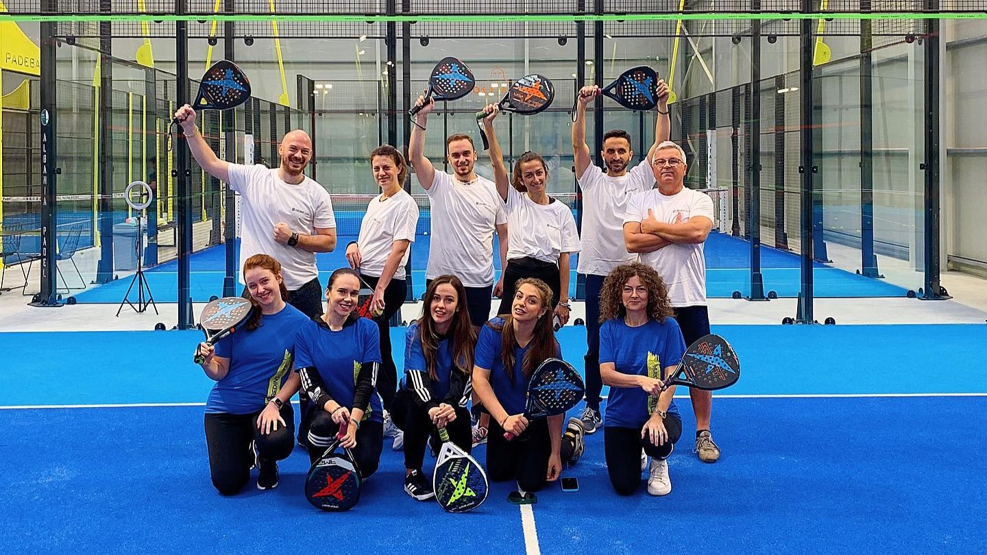 Qui veut partir en Albanie pour être coach de padel