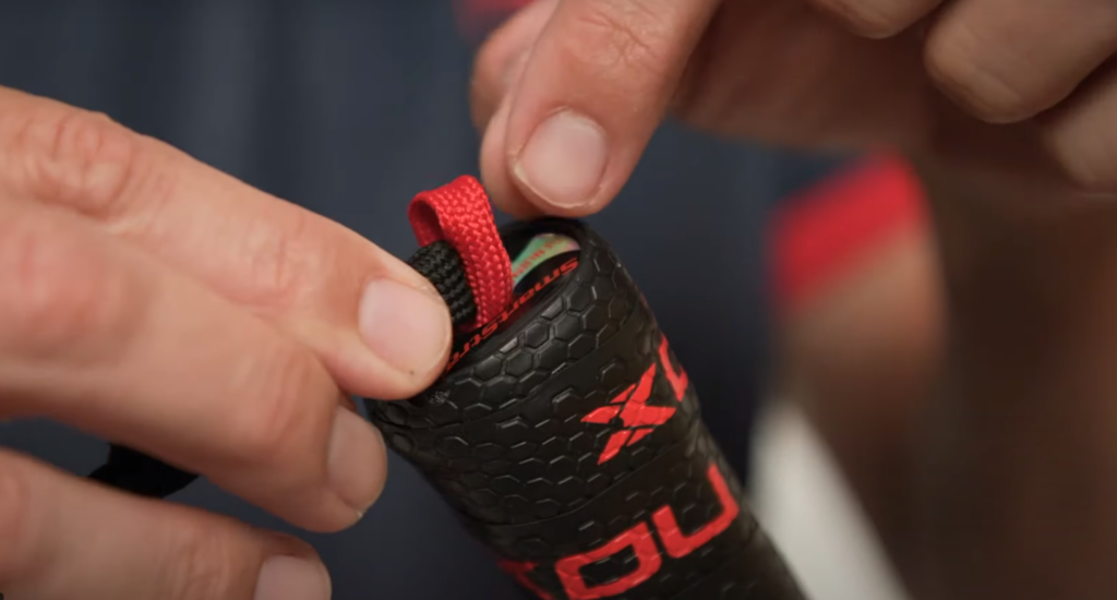 The safety cord of your padel racket: put it on and change it! | Padel ...