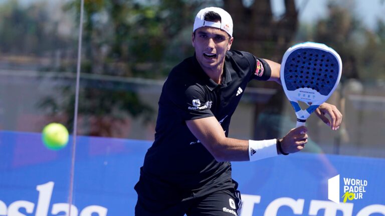 Ale Galan hammers the track, furious against the conditions… | Padel ...