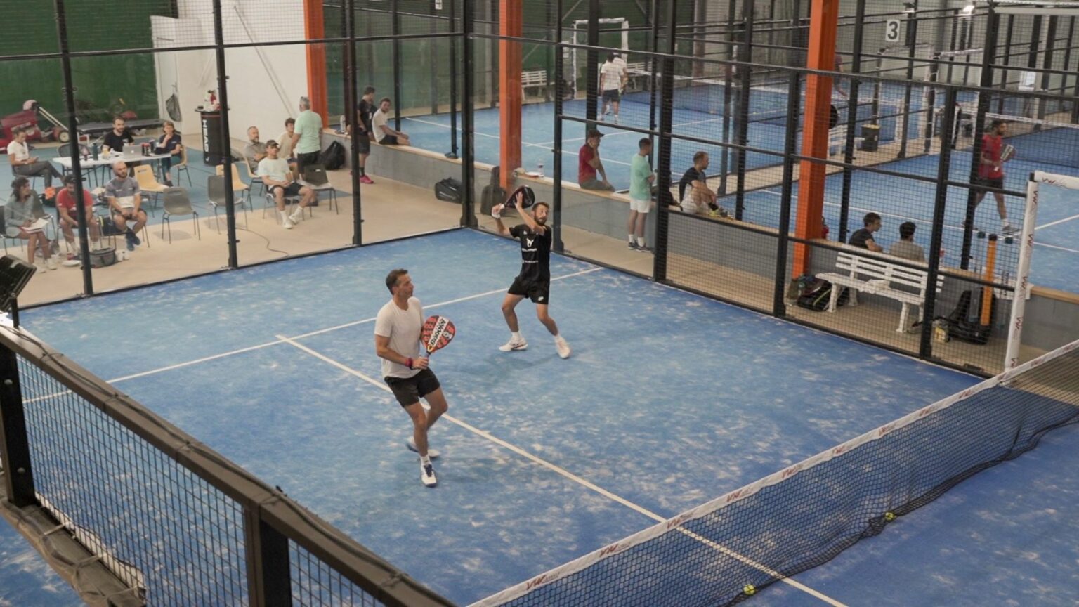 Le padel : un sport qui rime avec addiction et compétition en France ...