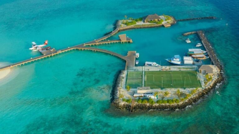 The most beautiful padel court in the world in the Maldives? | Padel ...