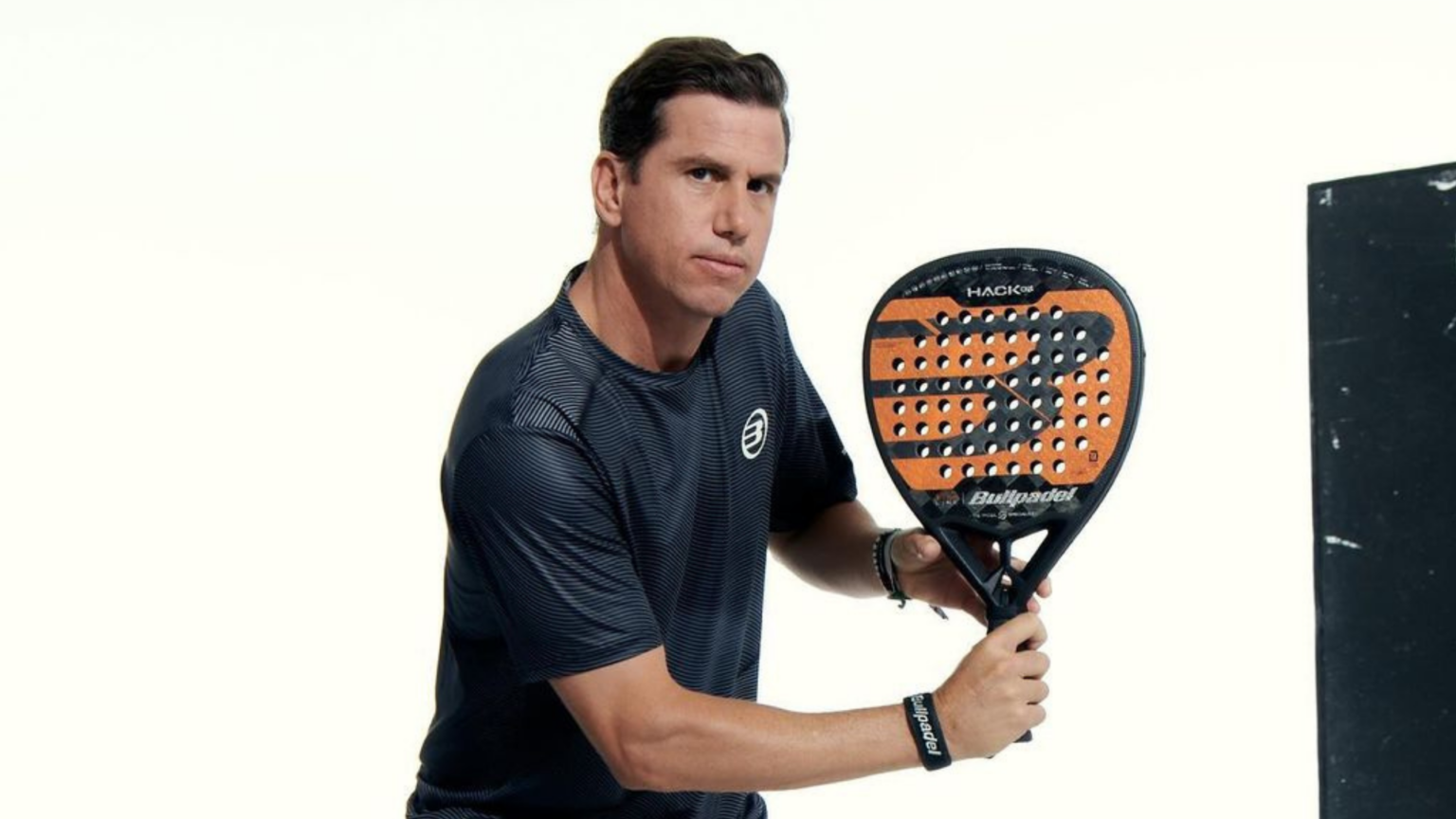 Paquito Navarro présente sa nouvelle Bullpadel Hack 03 2024 ! | Padel ...