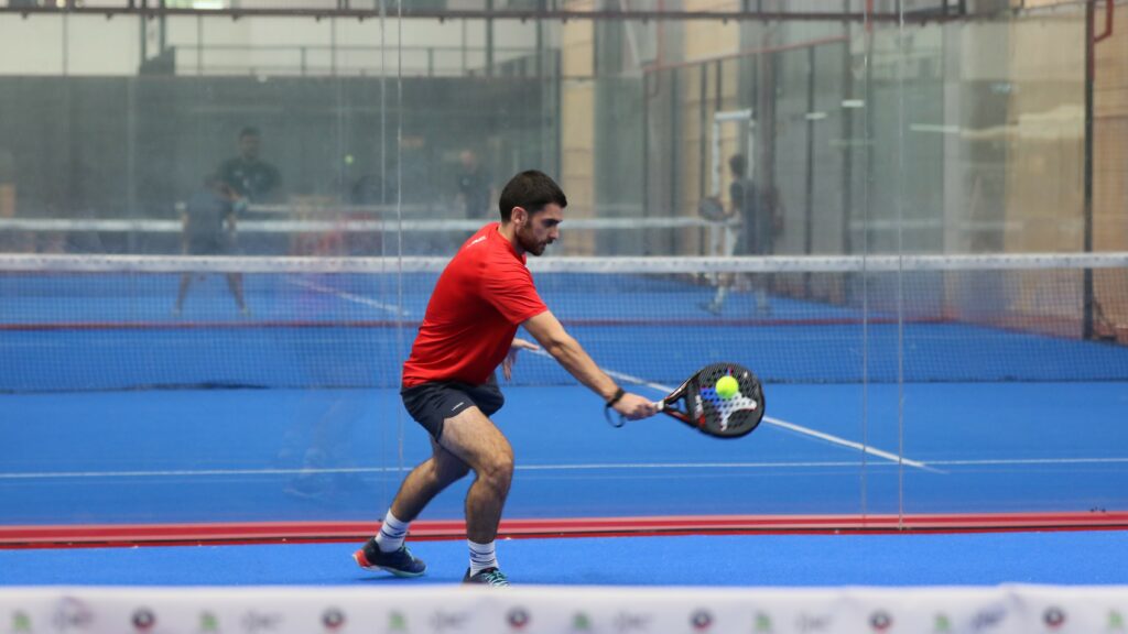 At the heart of padel – Episode 15: 3 tips to improve your backhand ...