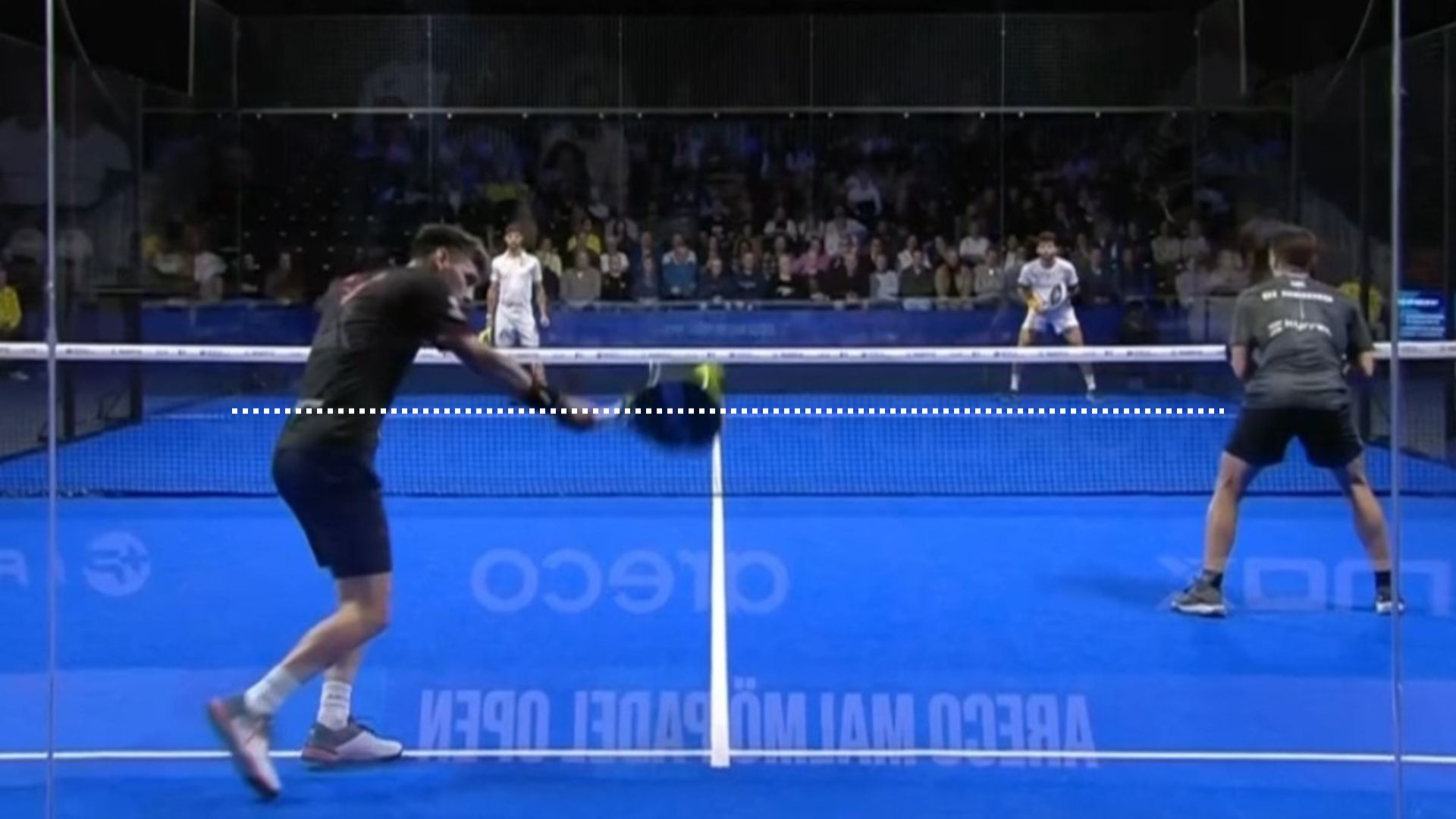 How high can you hit the ball when serving? | Padel Magazine