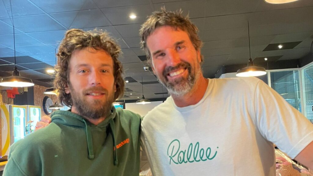 När Patrick Rafter, på semester i Frankrike, är för sugen på padel ...