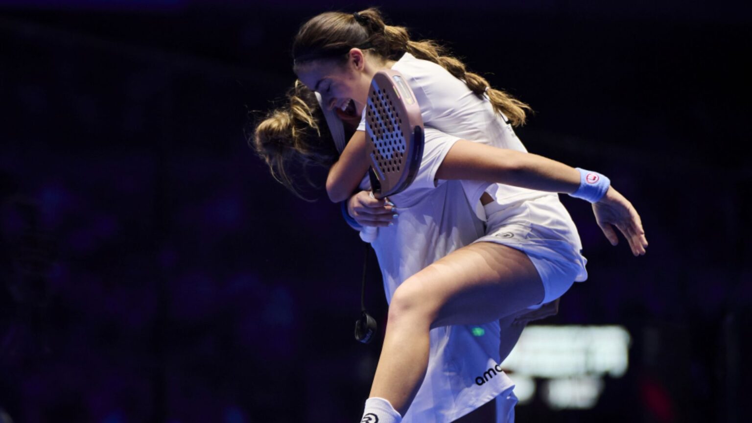 Bea González und Claudia Fernández besiegen die Nummer 1 im P1-Finale ...